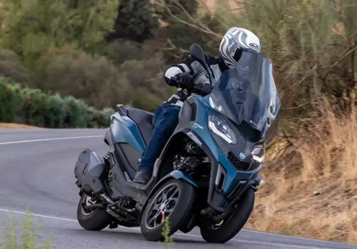 Motos con dos ruedas delanteras: más seguridad y comodidad